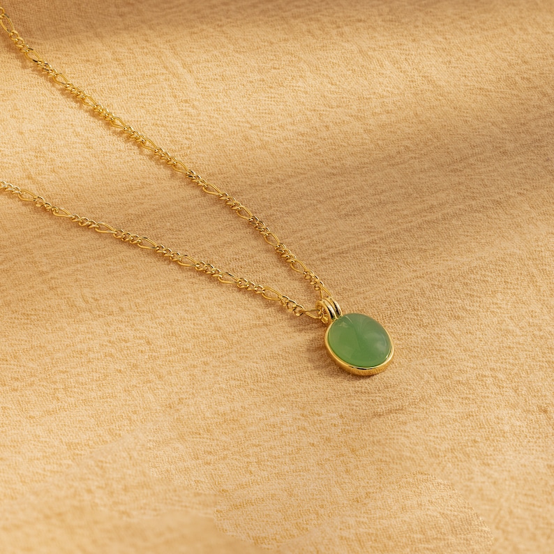 Collier à pendentif ovale en jade par Caitlyn minimaliste • Collier en ...