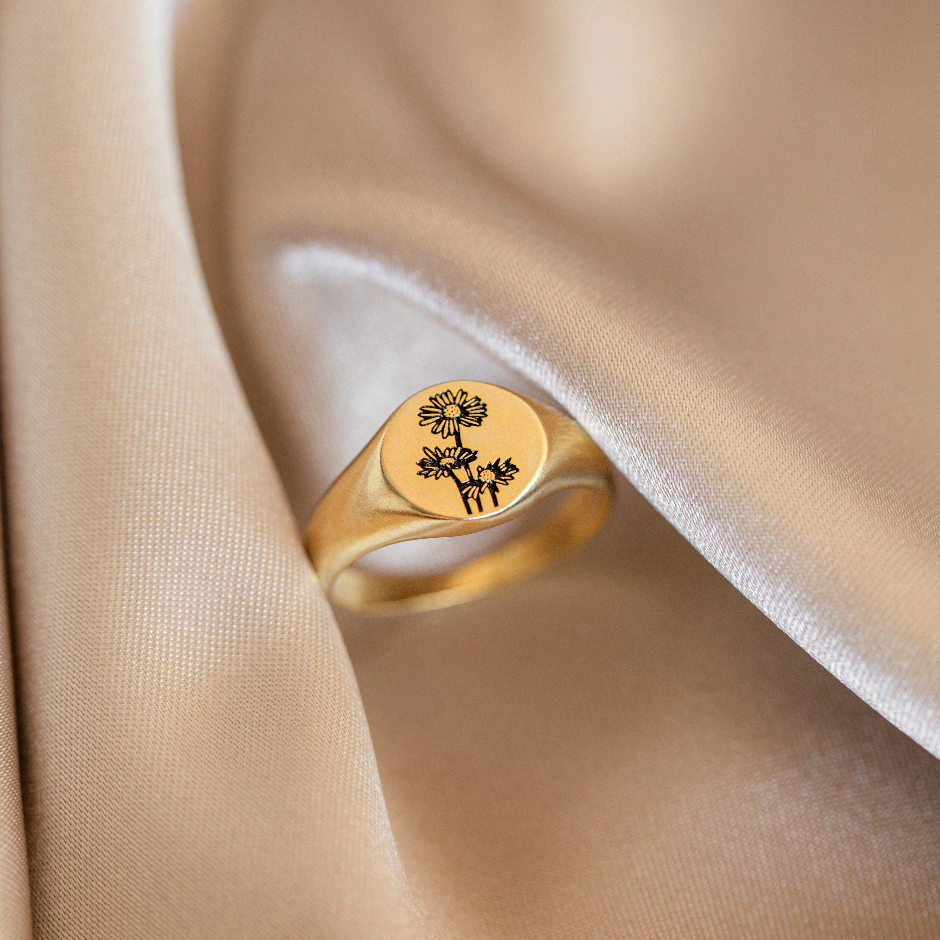 Birth Flower Signet Ring by Caitlyn Minimalist Custom Signet - Etsy UK