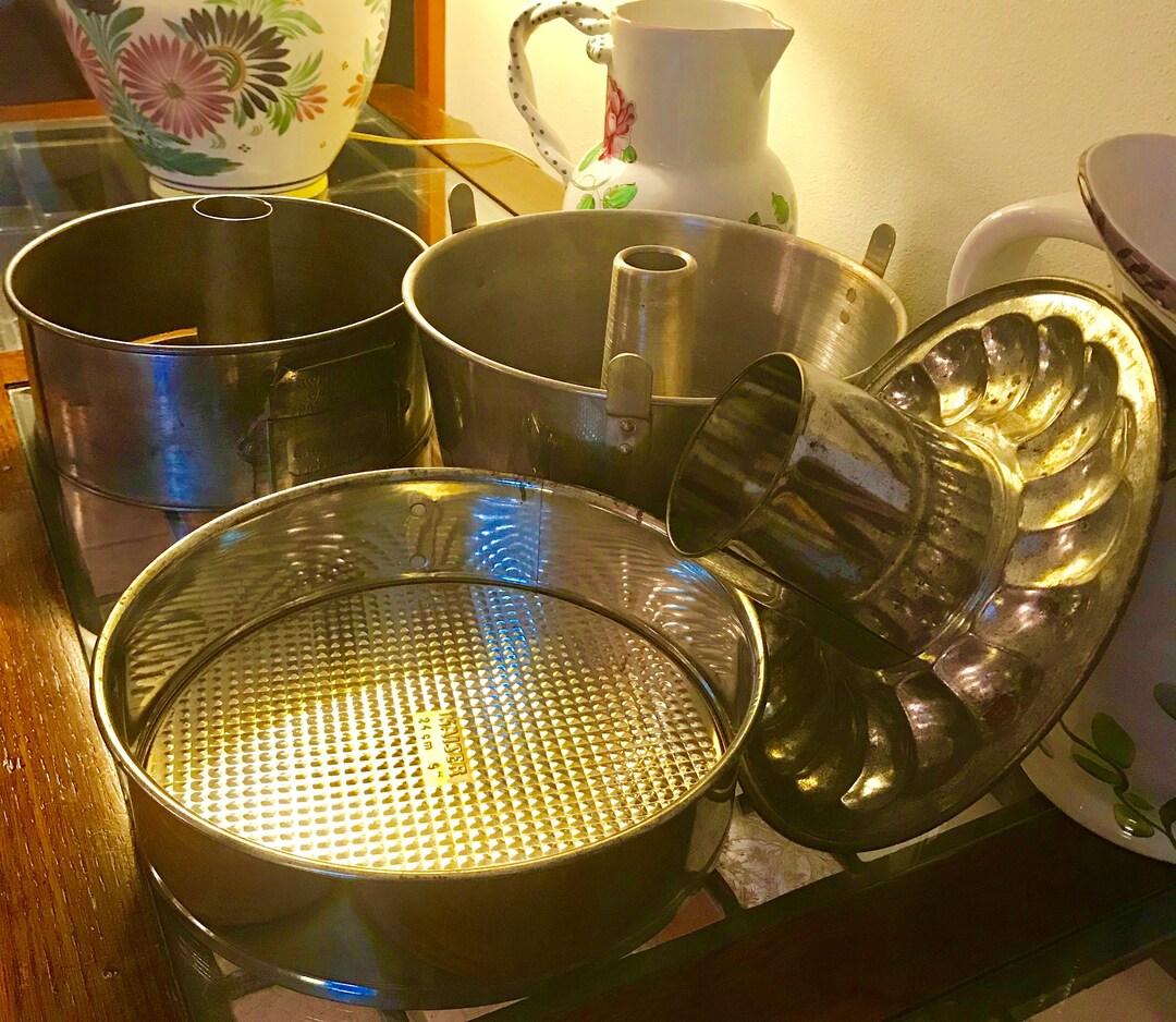 Cake Baking Pans; Three Vintage Cake Baking Pans for the Baker in YOU ...