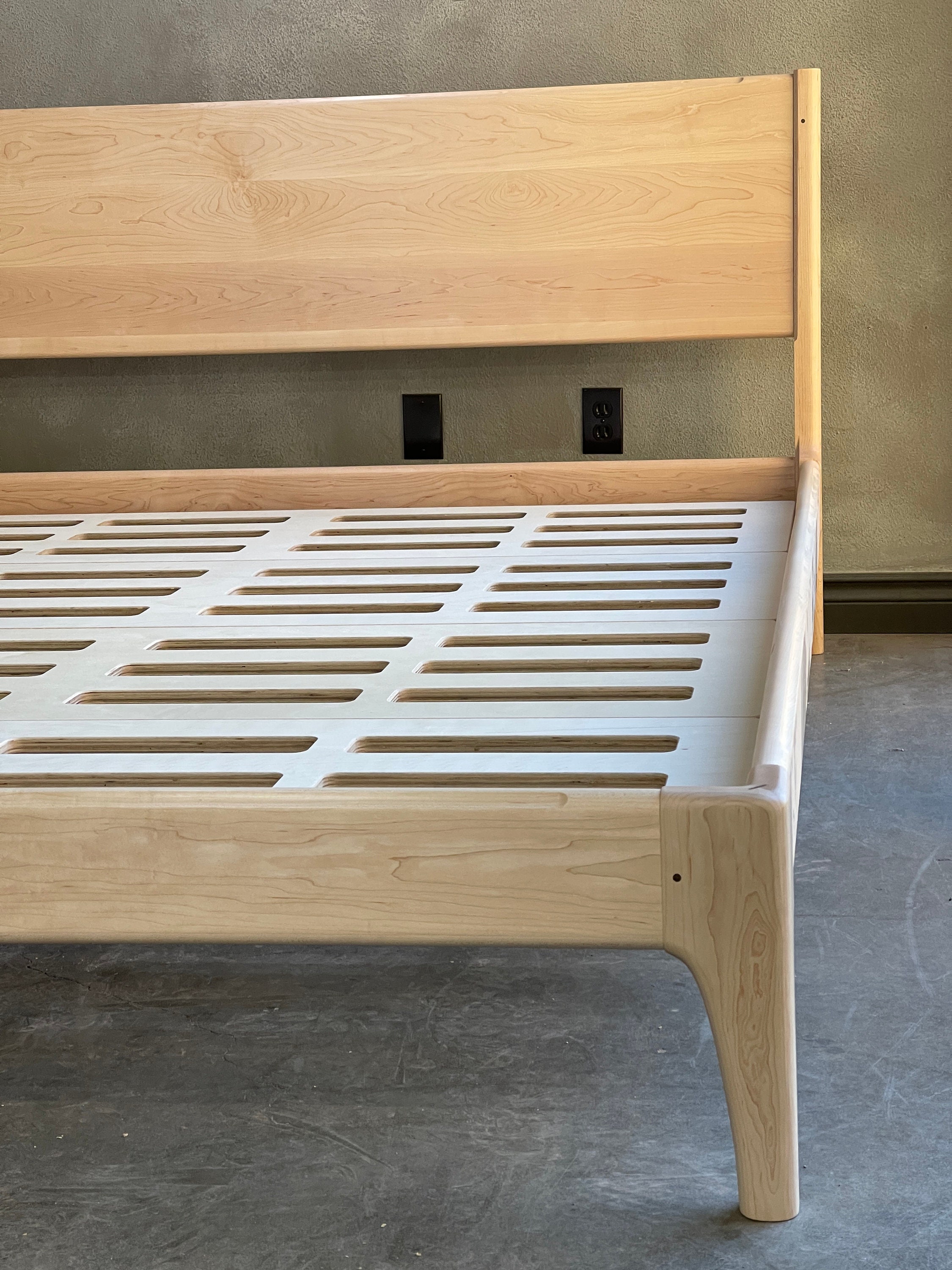 IN STOCK: Maple Platform Bed, Queen - Etsy
