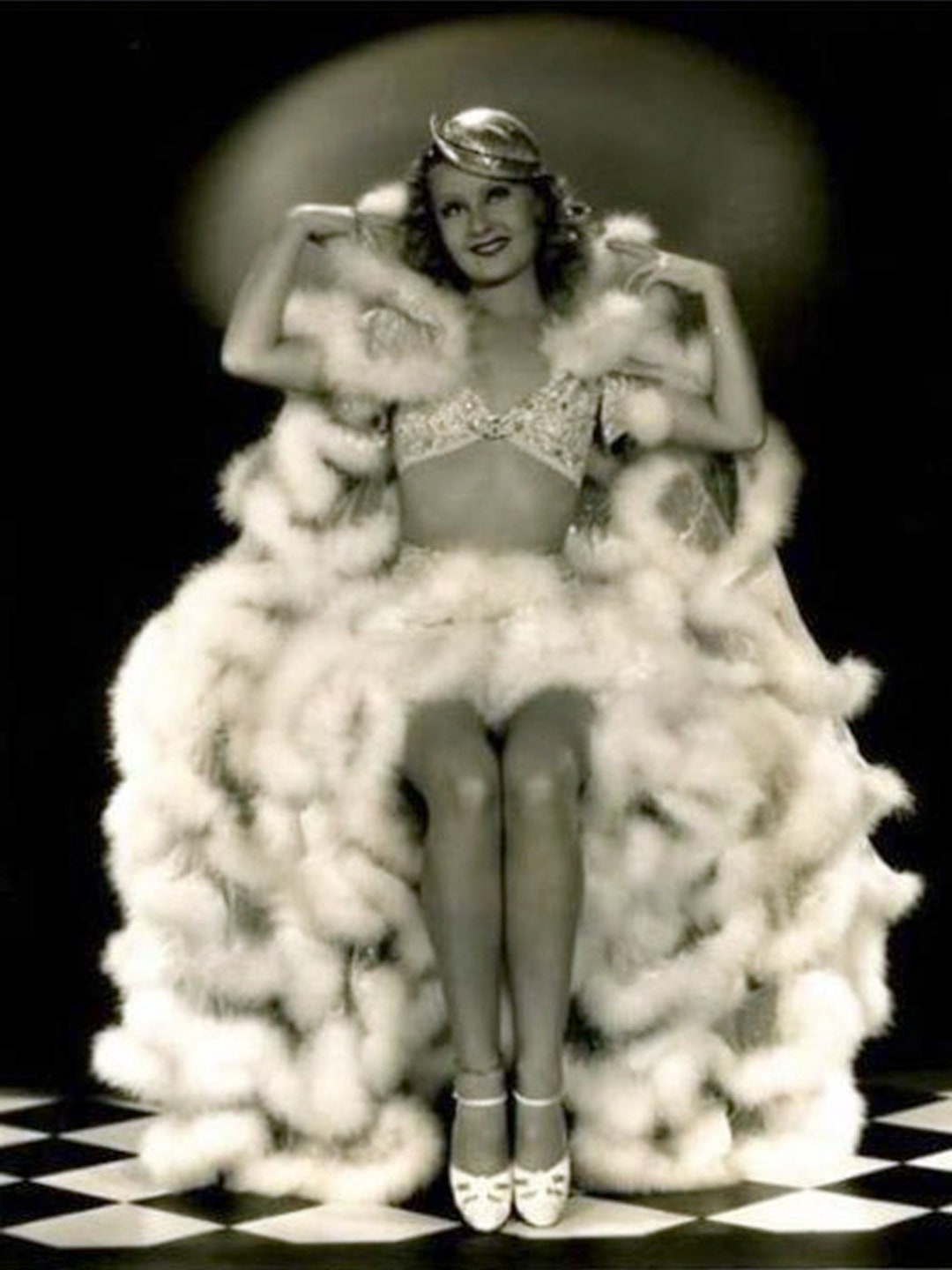 Traje exótico, desnudo, semidesnudo, burlesque, ópera, fotografía vintage Materiales de archivo ...