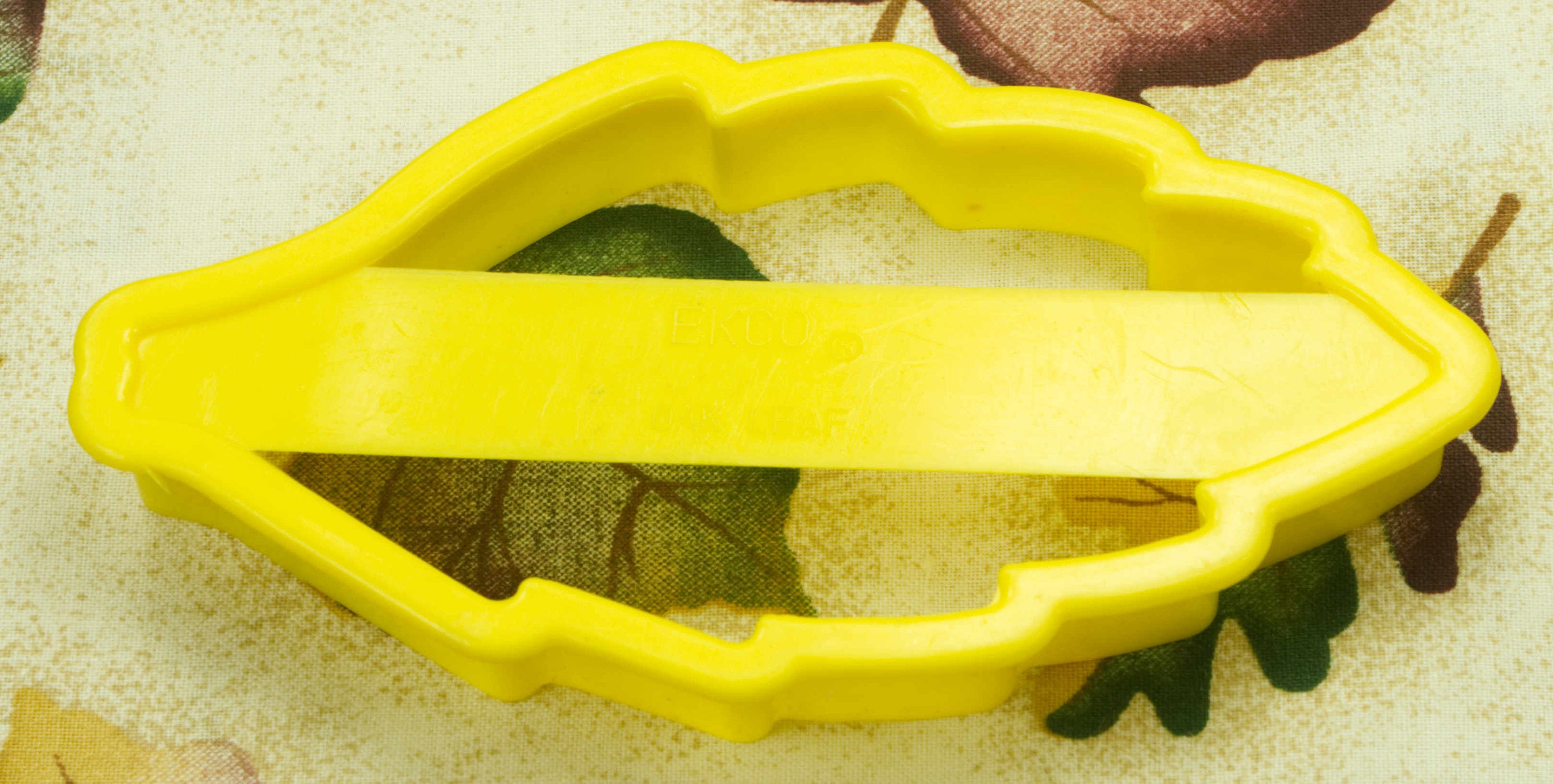 1994 Yellow Plastic EKCO Oak Leaf Cookie Cutter - Etsy