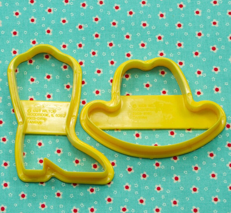 1993 Wilton 2 Pc. Yellow Cowboy Hat and Cowboy Boot Plastic Cookie ...
