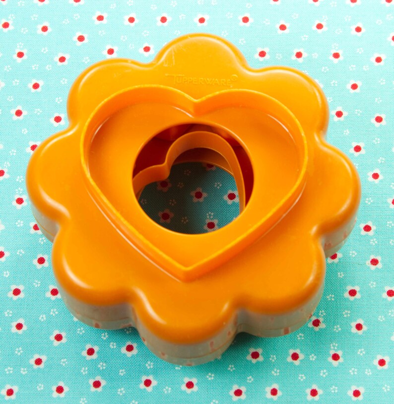 10 Shapes Tubberware 5 Pc. Nesting Plastic Cookie and Biscuit Cutter ...