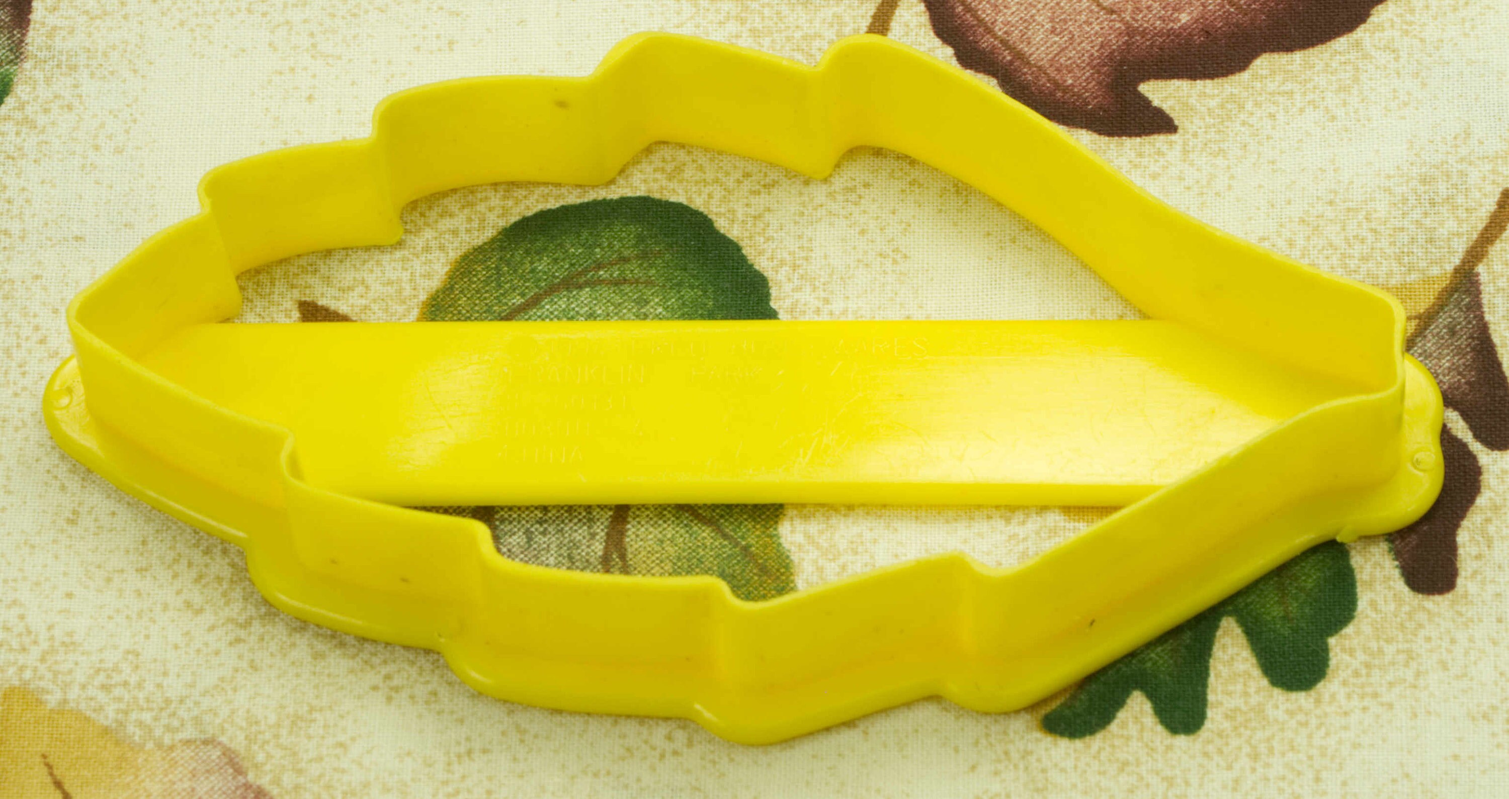1994 Yellow Plastic EKCO Oak Leaf Cookie Cutter - Etsy