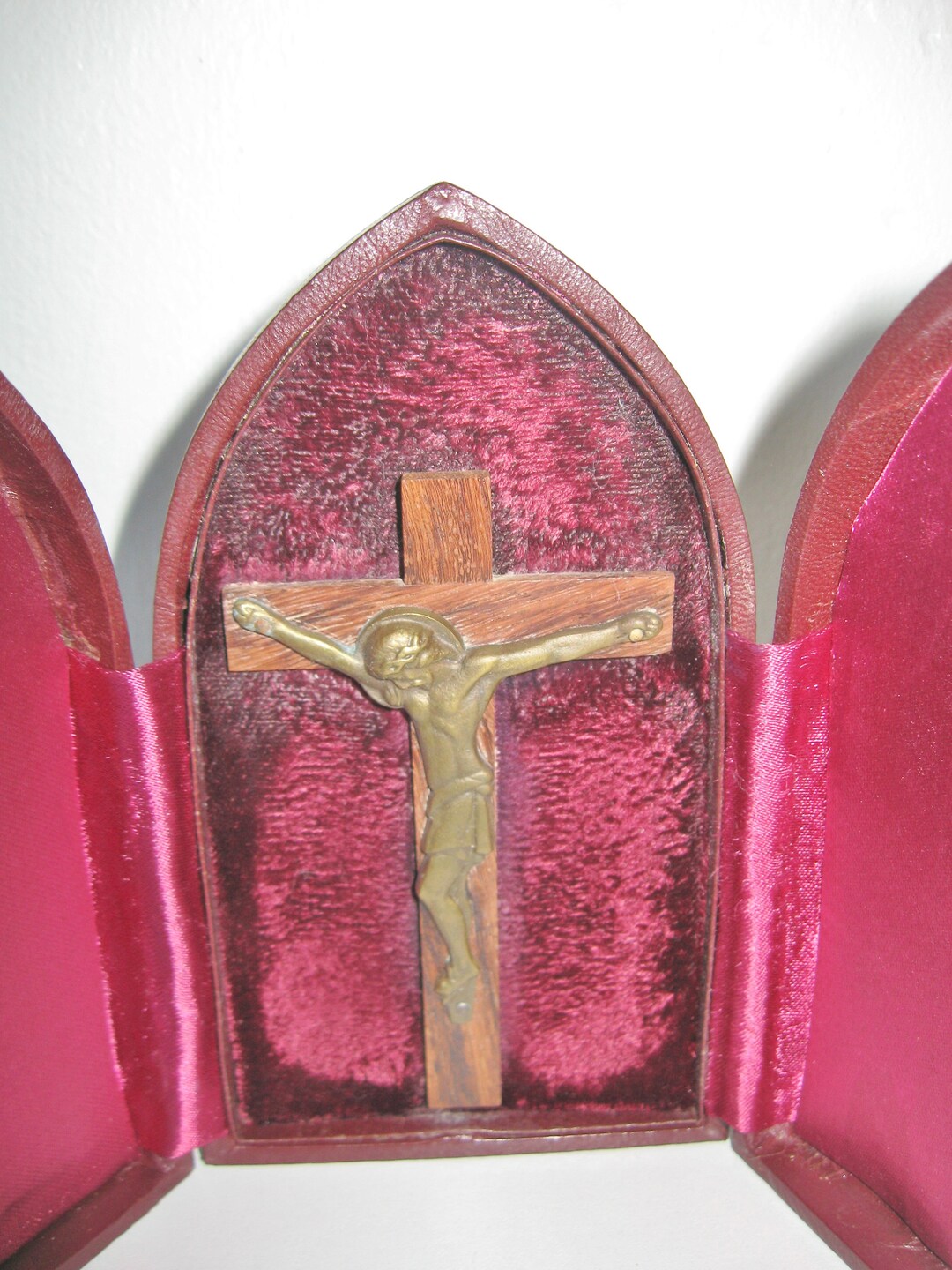 Portable Travel Altar, Religious Vintage Crucifix Shrine, Antique Alter ...