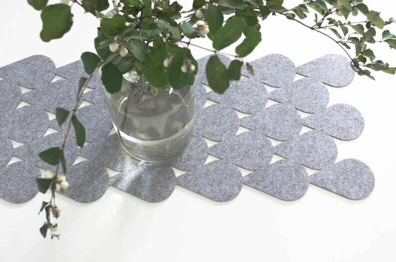 Table Runner drops/ Felt Runner / Gray Minimal | Etsy
