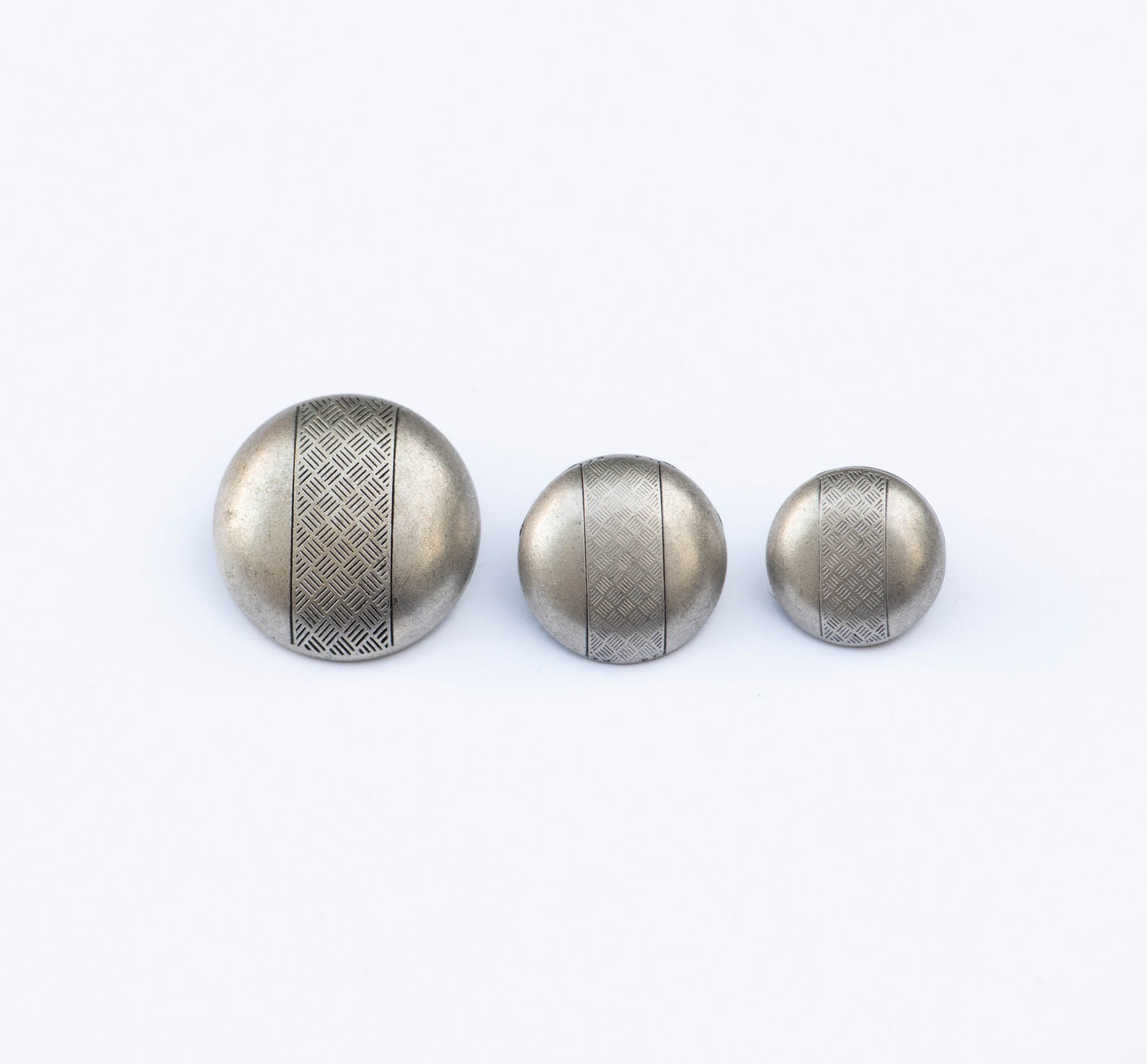 22mm, 18mm, 15mm Vintage Silver Tone Metal Shank Dome Buttons With ...