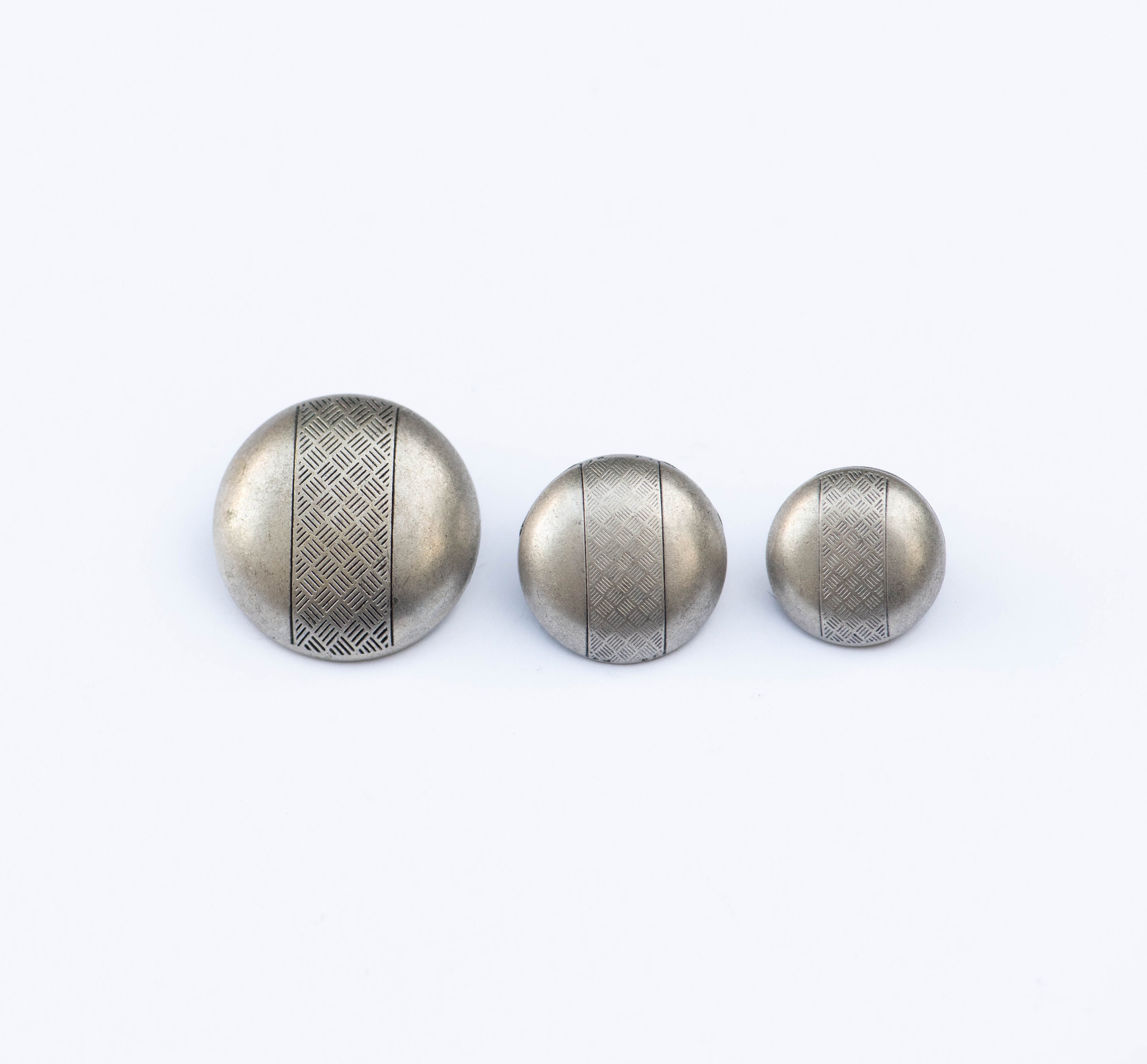 22mm, 18mm, 15mm Vintage Silver Tone Metal Shank Dome Buttons With ...