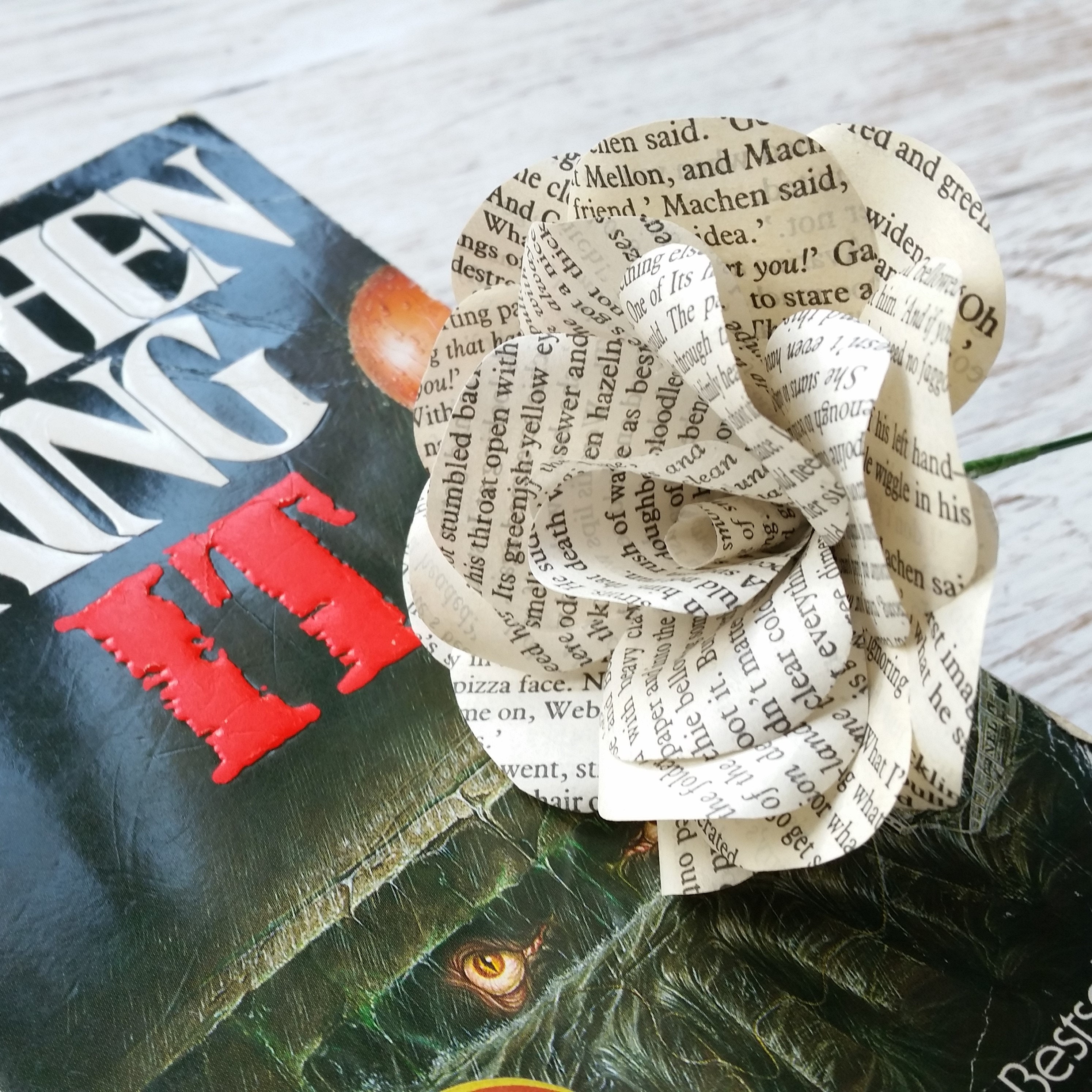 6 X Stephen King IT Book Paper Flower Roses - Handmade Flowers, Table ...