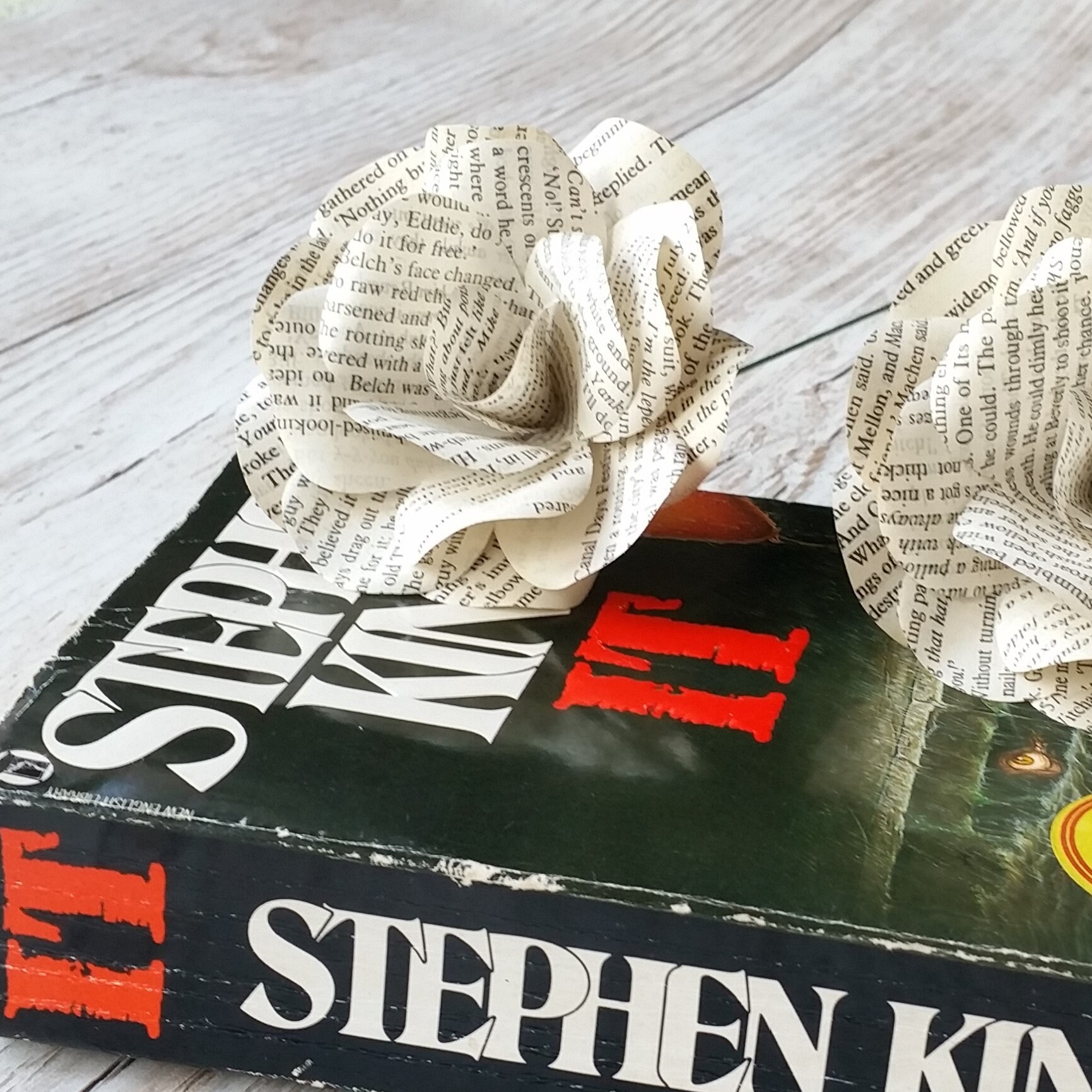 6 X Stephen King IT Book Paper Flower Roses - Handmade Flowers, Table ...
