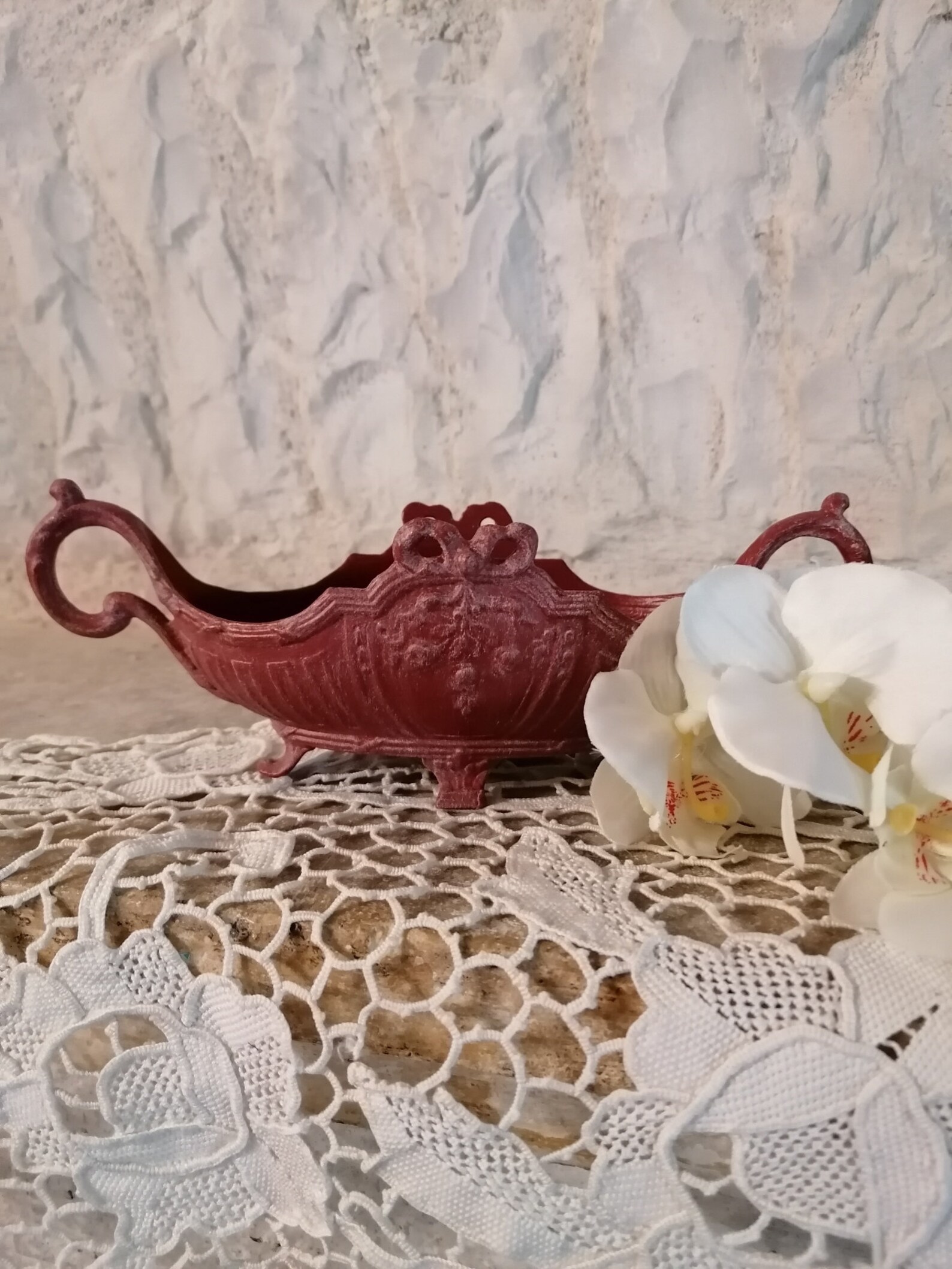 Small Red Planter With White Patina, Chic Country Style, Castle Spirit ...