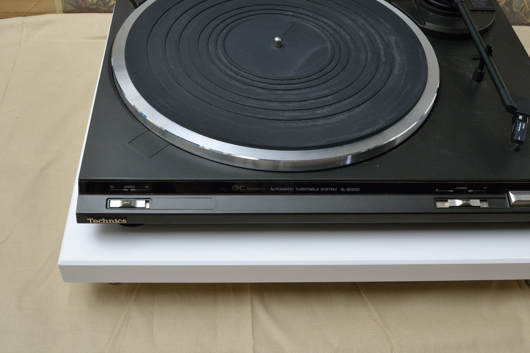 Pure White 18x16x1.125 Turntable Stand, White Caesarstone Turntable ...