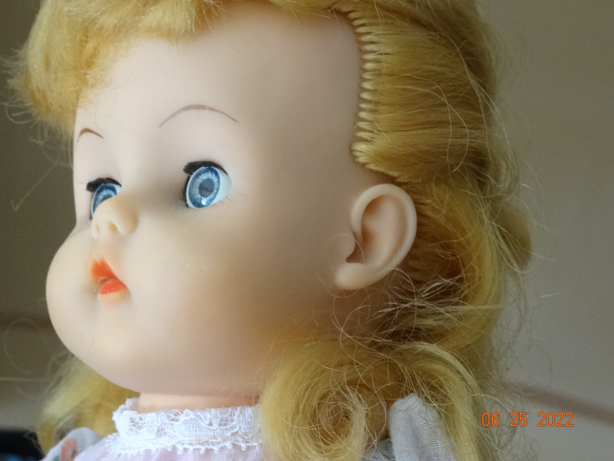 Becca Doll's Instagram, Twitter & Facebook on IDCrawl