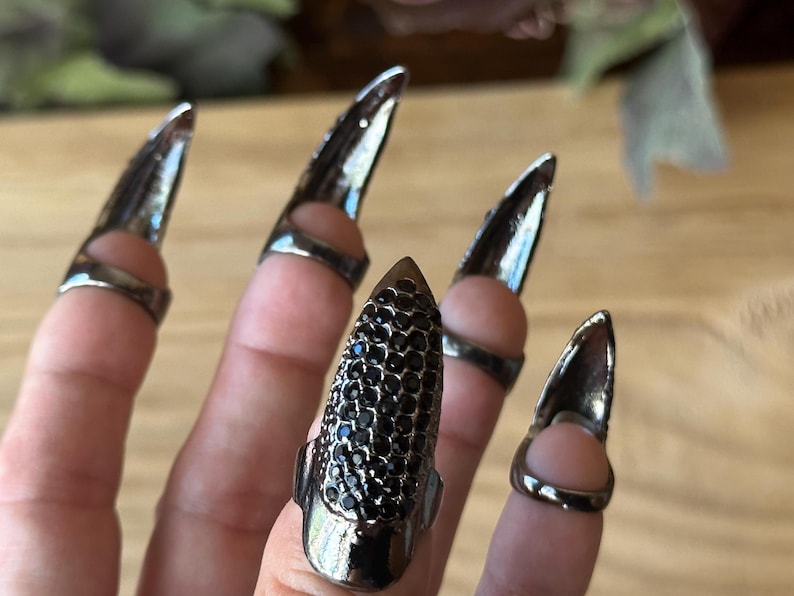 10 Claw Rhinestones Nails, Black or Gold Color, Fantasy Nail Jewelry ...