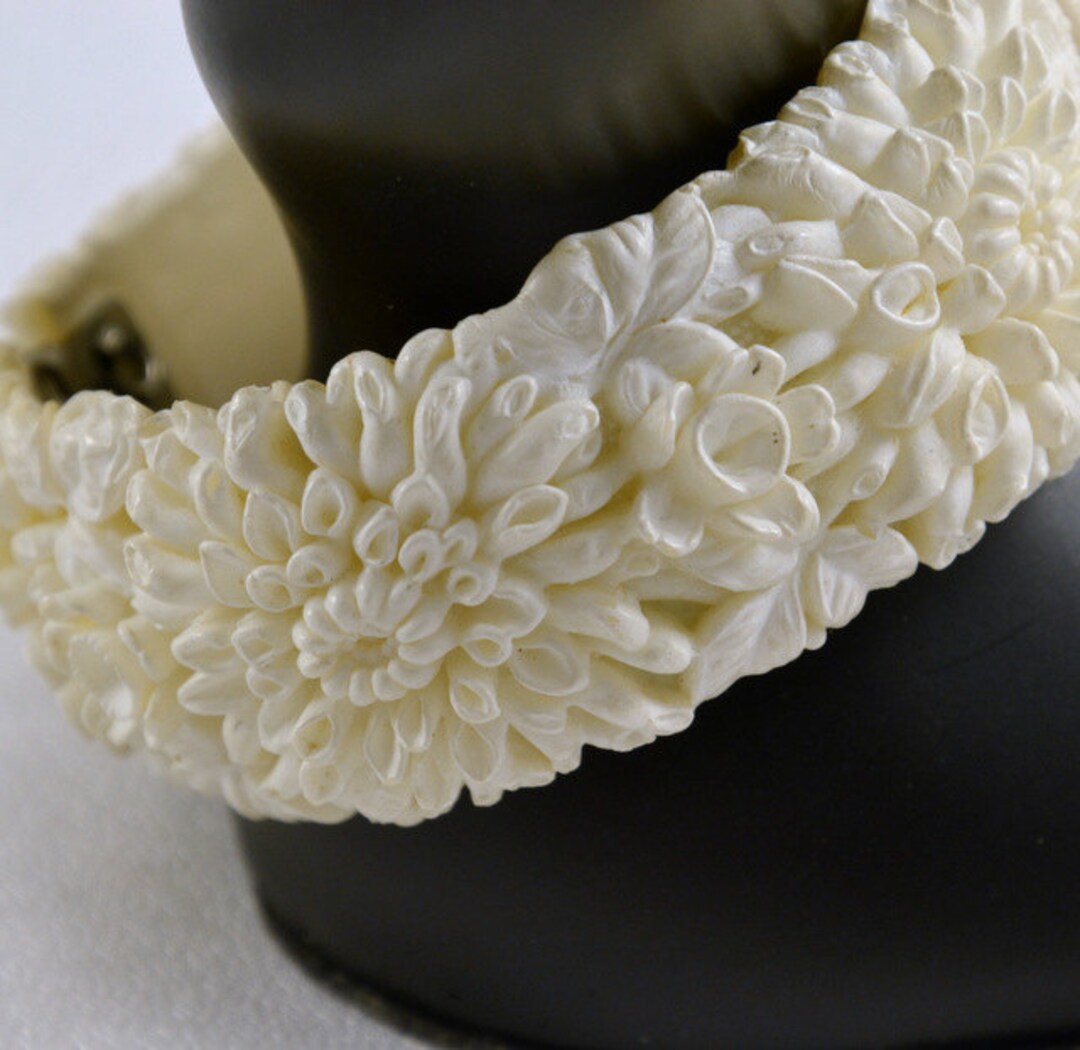 Clamper Bracelet - White Wedding Cake Celluloid - 1950's Vintage ...