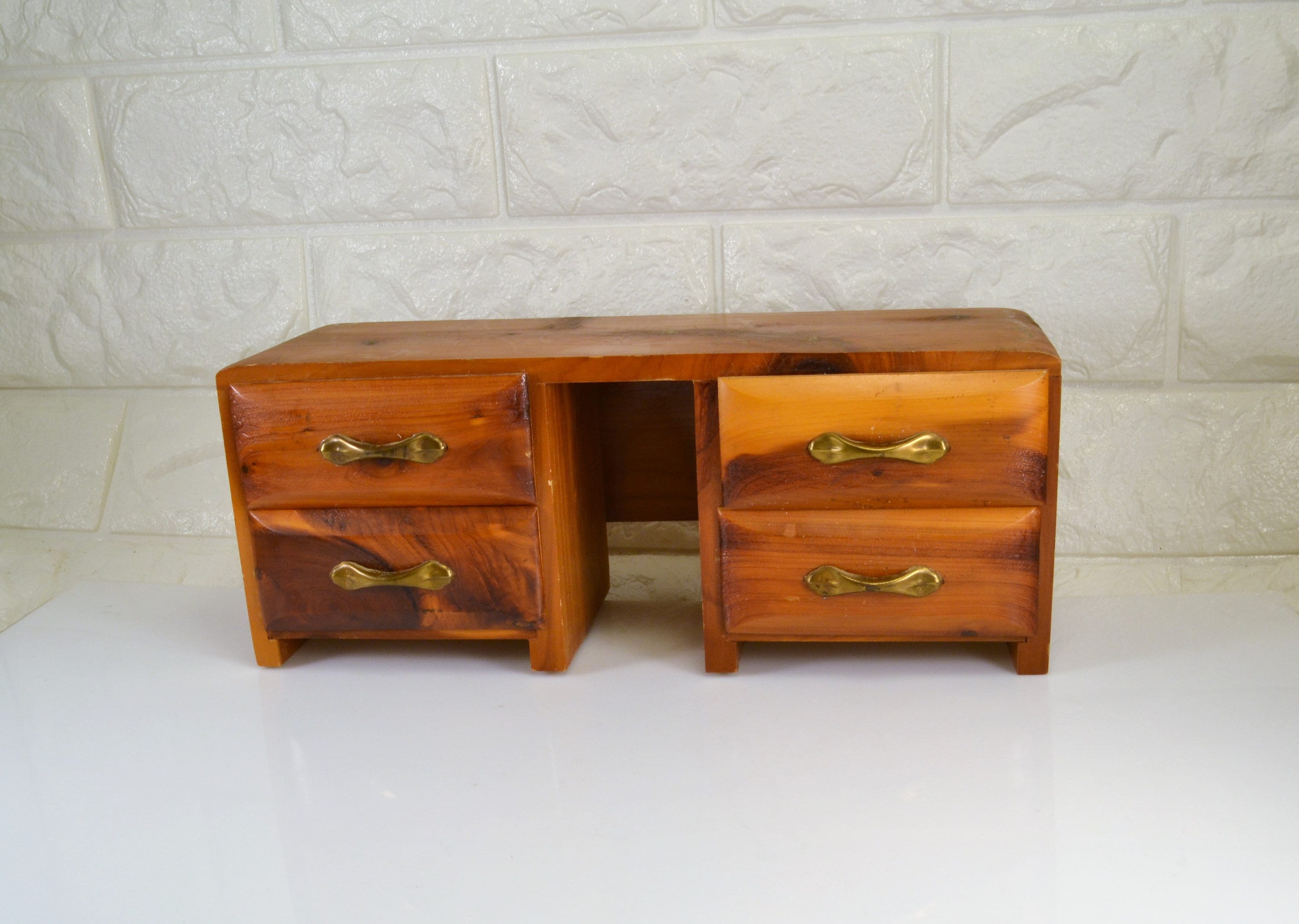 Cedar Chest of Drawers Dresser Box Danial Boone Home Defiance Missouri ...