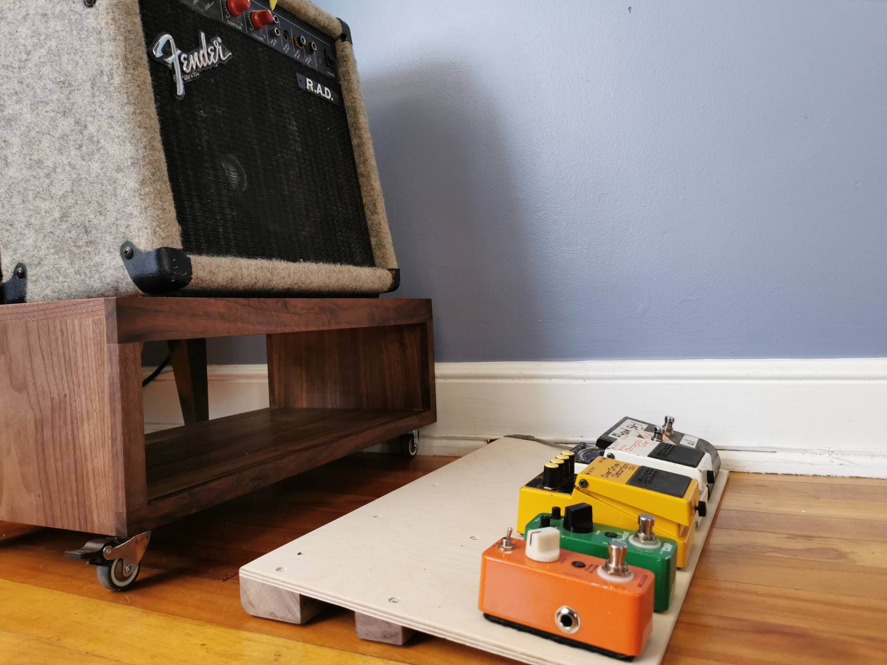 Custom Walnut Guitar Amp Stand and Pedal Board. - Etsy