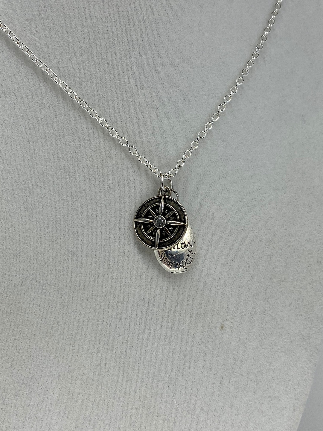 Collar con dije de brújula Sigue tu corazón - Etsy España