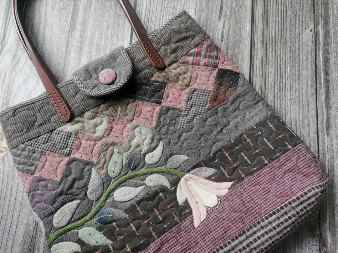 Bolso de patchwork con apliques florales hecho a mano: bolso de hombro ...