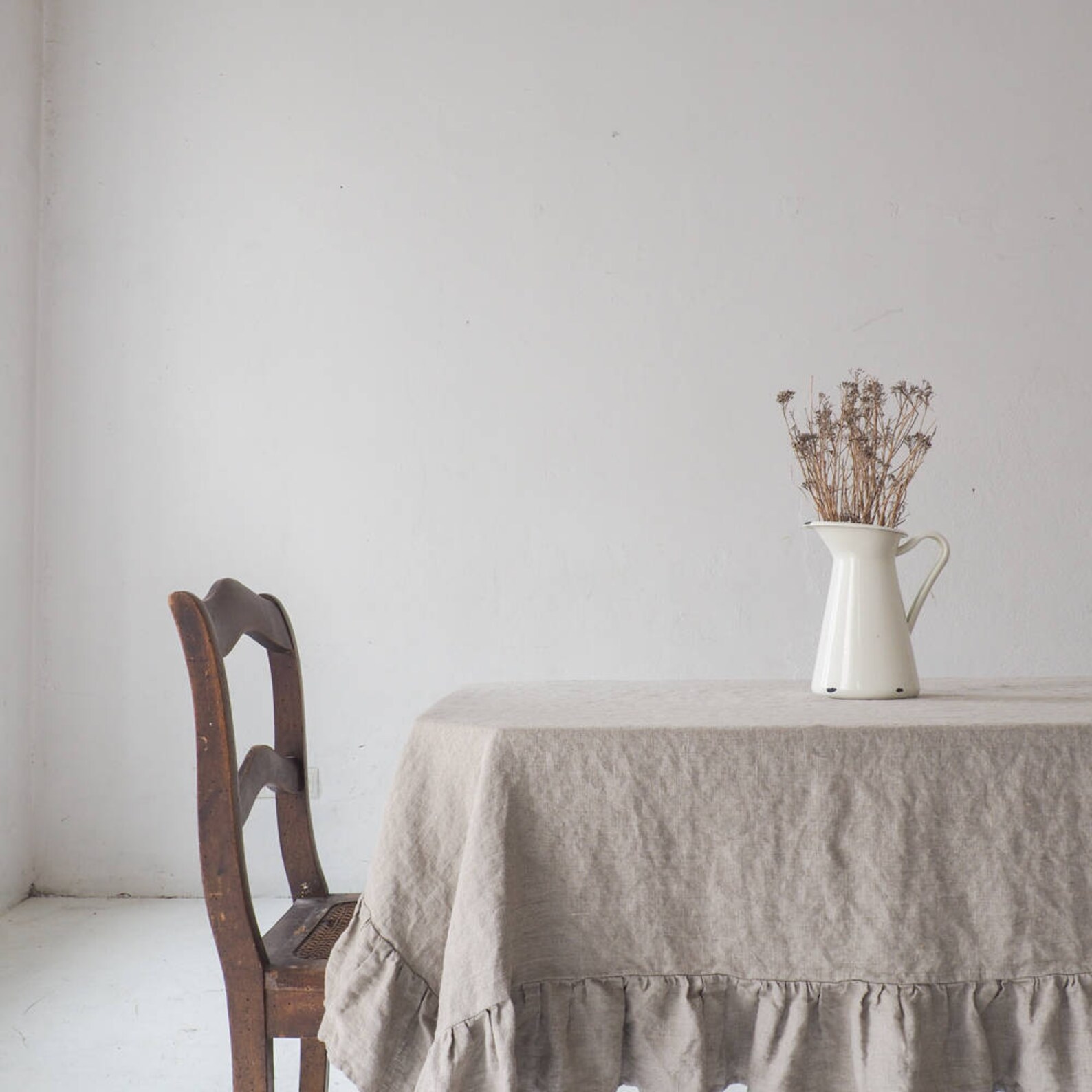 Ruffled Linen Tablecloth. Farmhouse-style Linen Tablecloth - Etsy UK