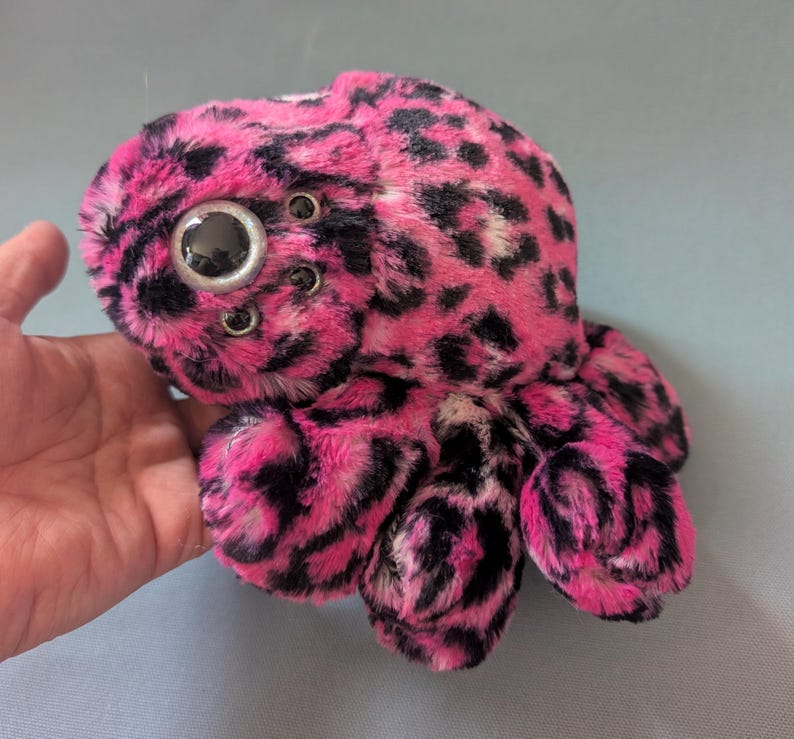 Jinx the Hot Pink Leopard Spider Plush -- Furrmiliars Collection - Etsy