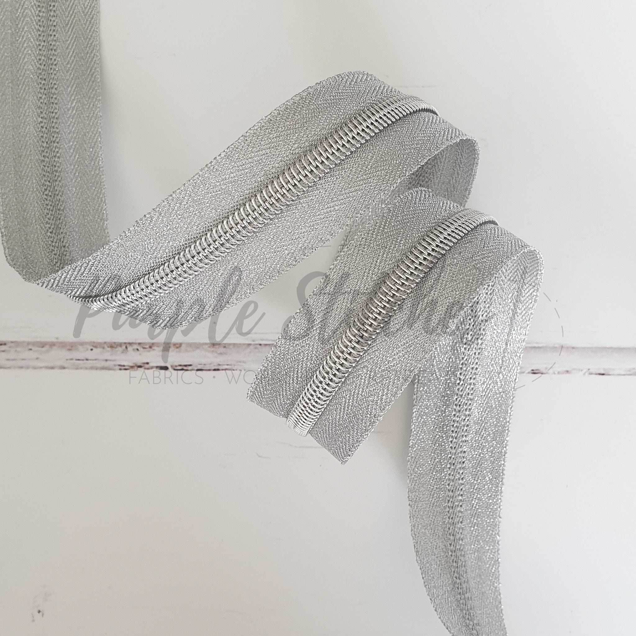 Silver Metallic Zipper Tape With Silver Coil Teeth - #5 Zip, Size 5 ...
