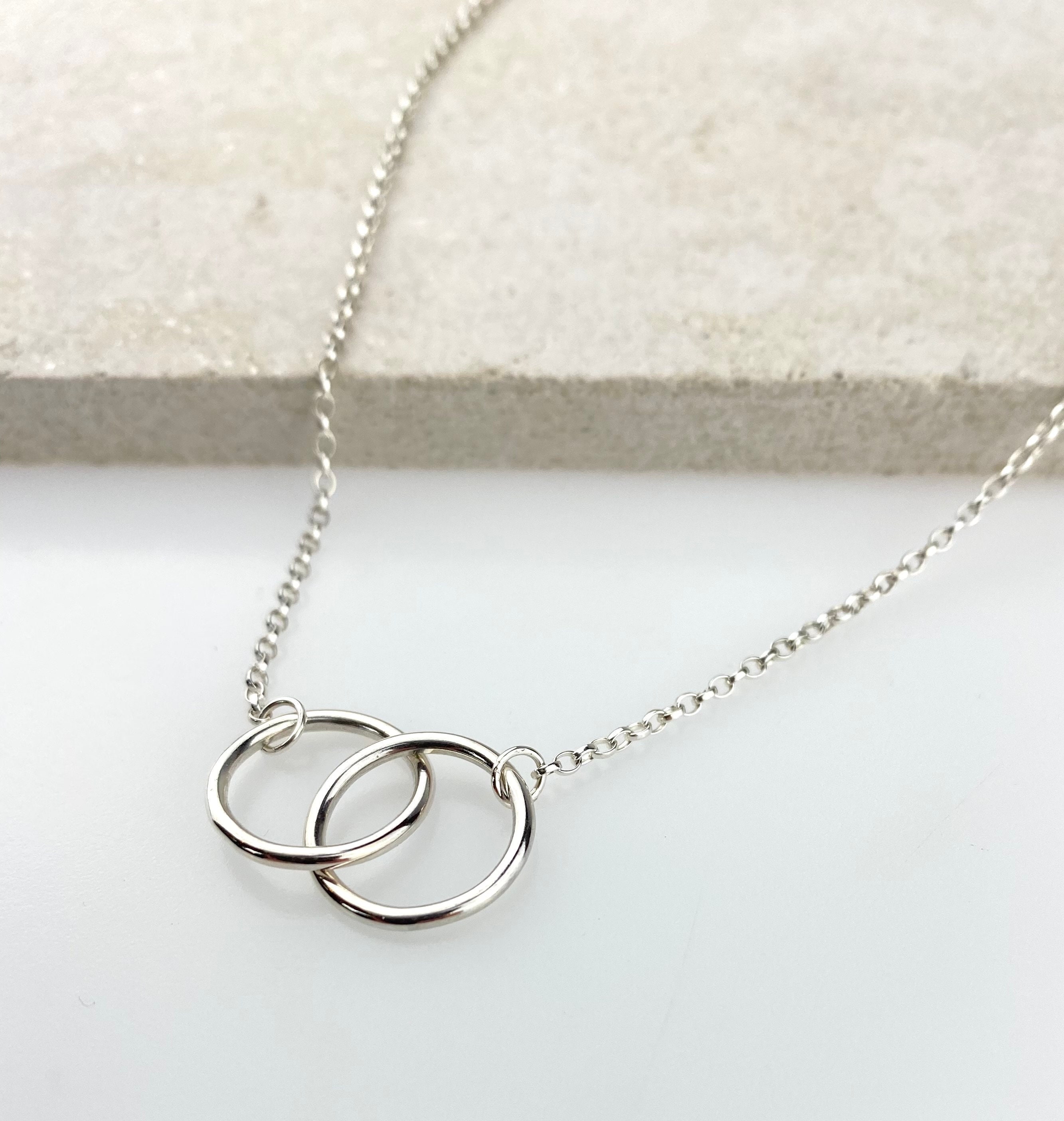 Interlocking pendant store