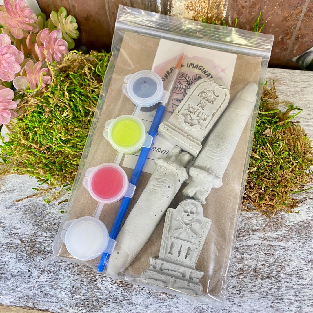 Cement Finger Gravestone Craft Kit: Spooky Terrarium Kit Halloween ...