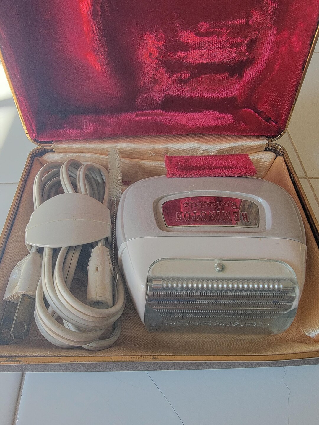 1950's Remington Rollectric Electric Shaver W/ Case, Cord & Brush ...