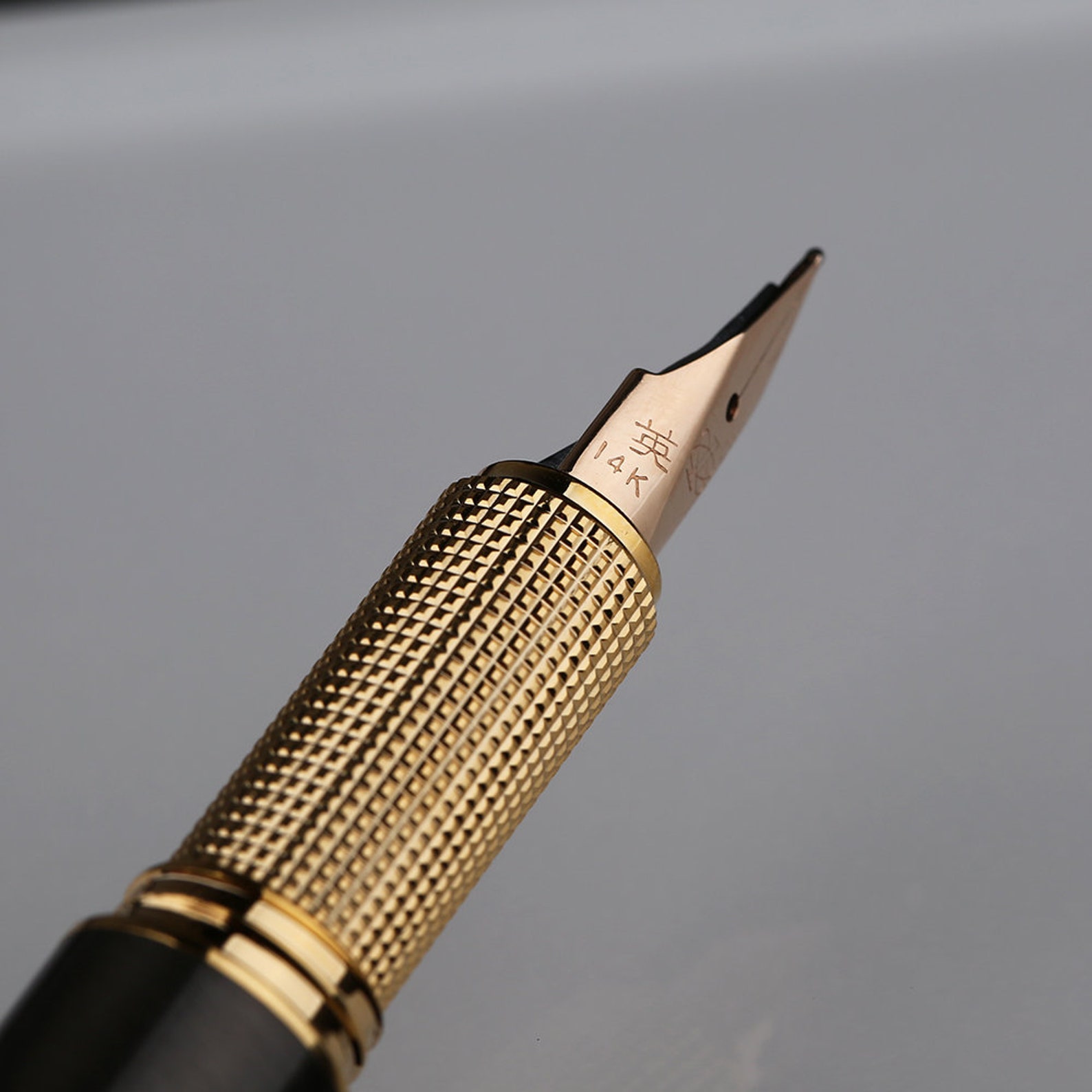 Hero 200E 14K Solid Gold Nib Fountain Pen, Gold / Black Trim Signature ...