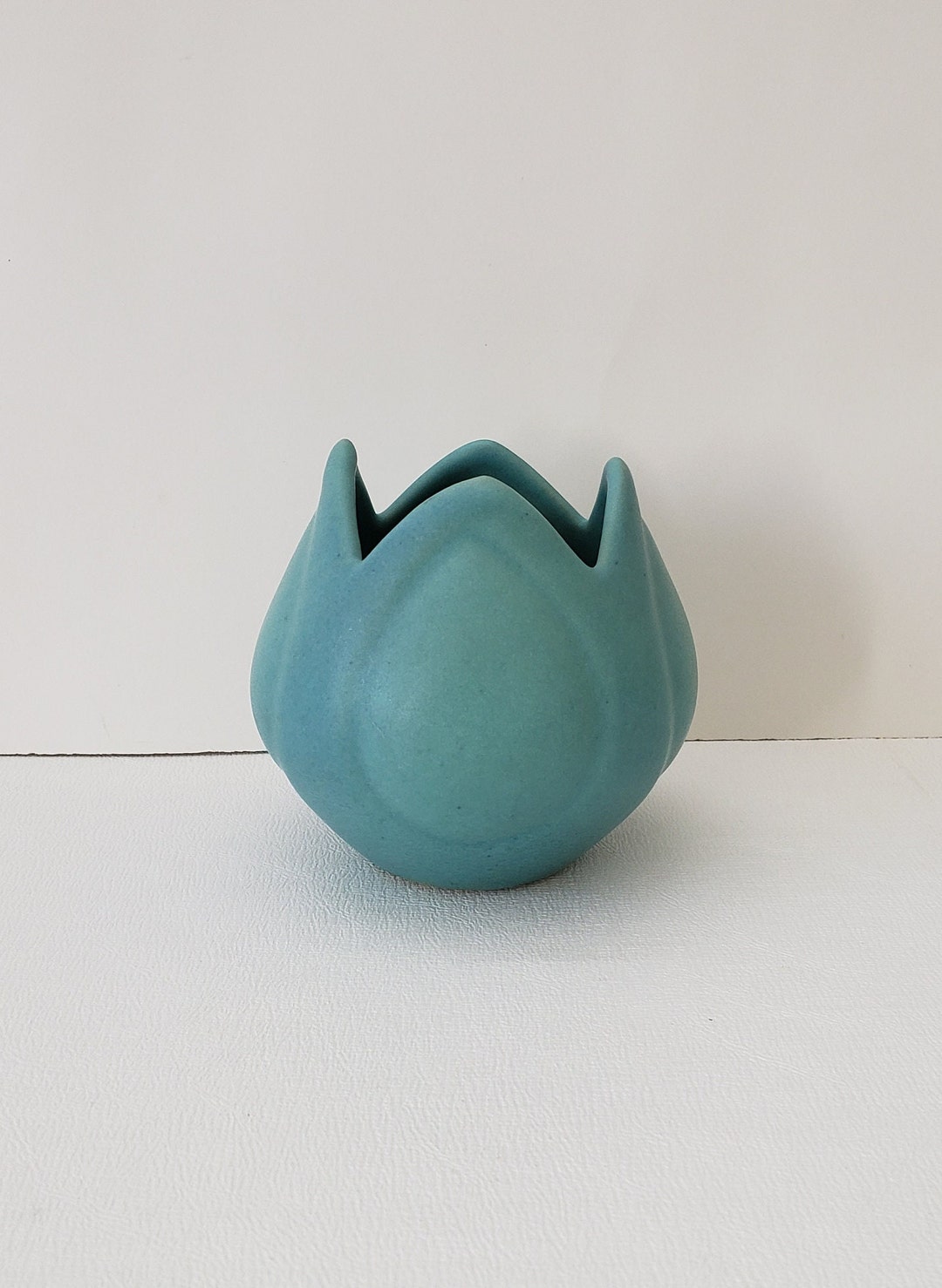 Van Briggle Colorado Springs Tulip Vase Ming Blue Matte Glaze Light ...