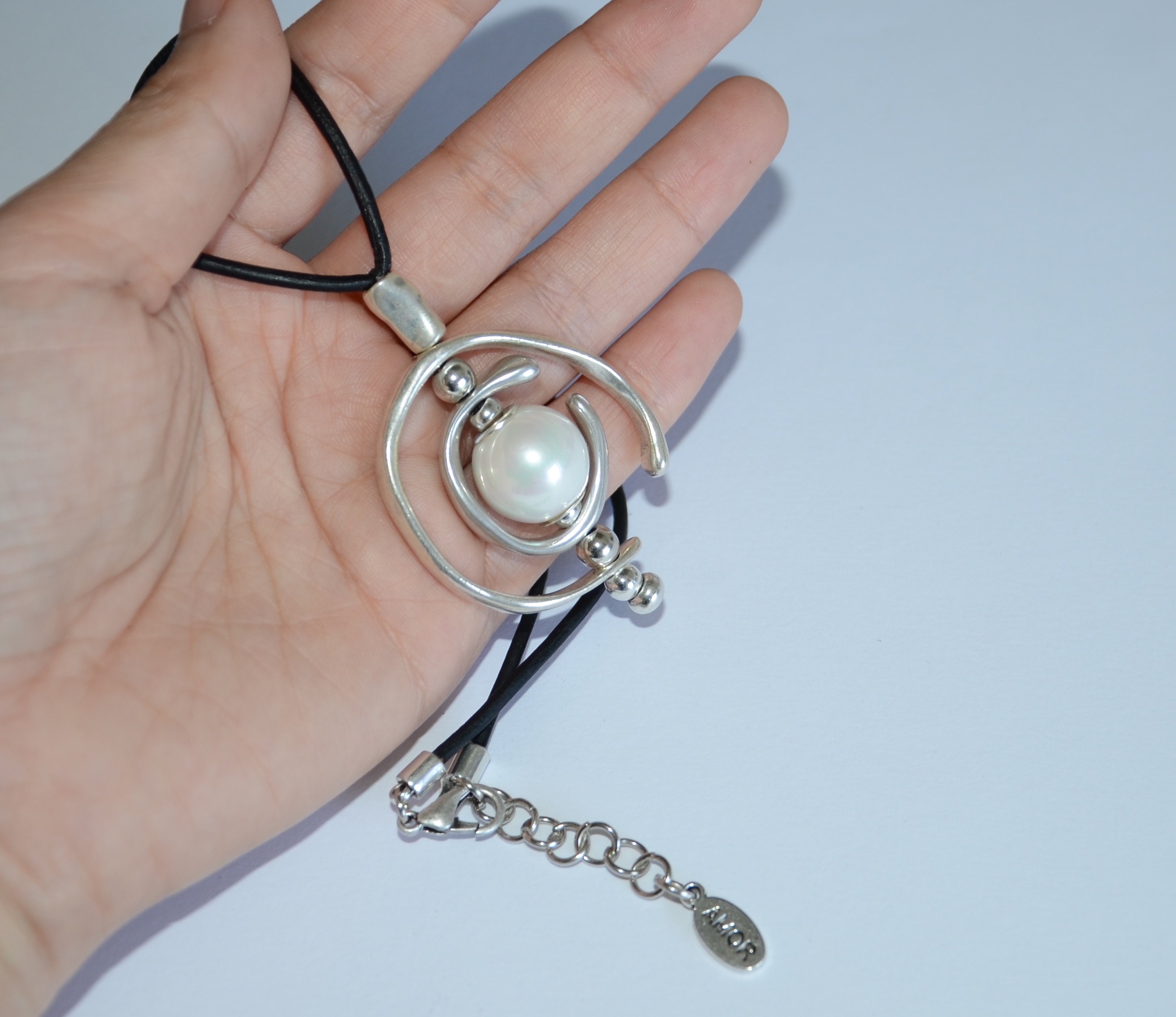 Women Leather Necklace With Big Shell Pearl Beads and Irregular ...