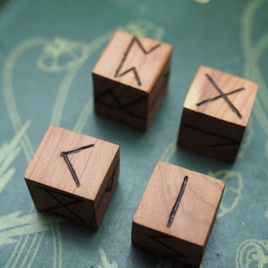 Cedar Wood Runic Dice Set Pagan Wicca Witchcraft Norse - Etsy