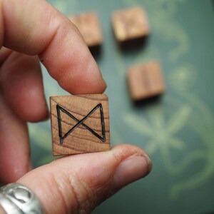 Cedar Wood Runic Dice Set Pagan Wicca Witchcraft Norse - Etsy