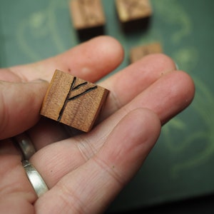 Cedar Wood Runic Dice Set Pagan Wicca Witchcraft Norse - Etsy