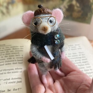 Needle Felted Small Gray Mouse With Acorn Cap and Wool Scarf, Dollhouse ...