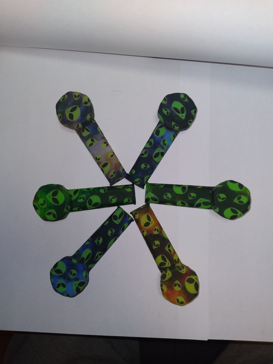 Colorful Silicone Pipe With Lid Aliens New - Etsy