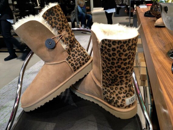 Custom Painted Airbrush UGG Australia Boots Leo Style UNIKAT | Etsy