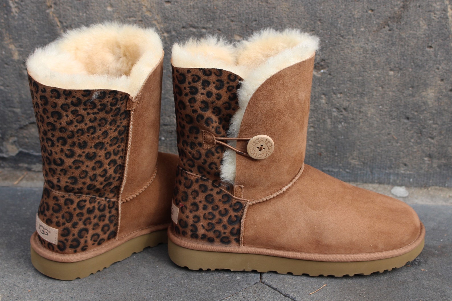 Custom Painted Airbrush UGG Australia Boots Leo Style UNIKAT - Etsy