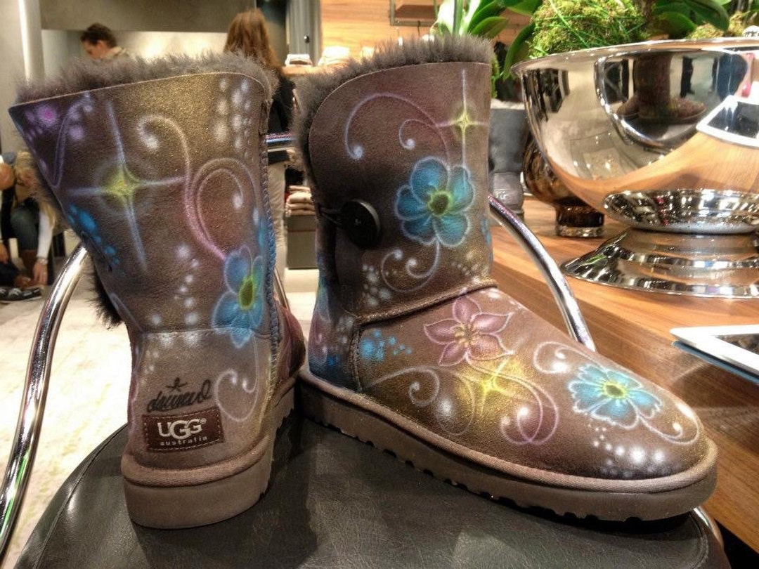 Custom Painted Airbrush UGG Australia Boots Flower Power *UNIQUE* - Etsy