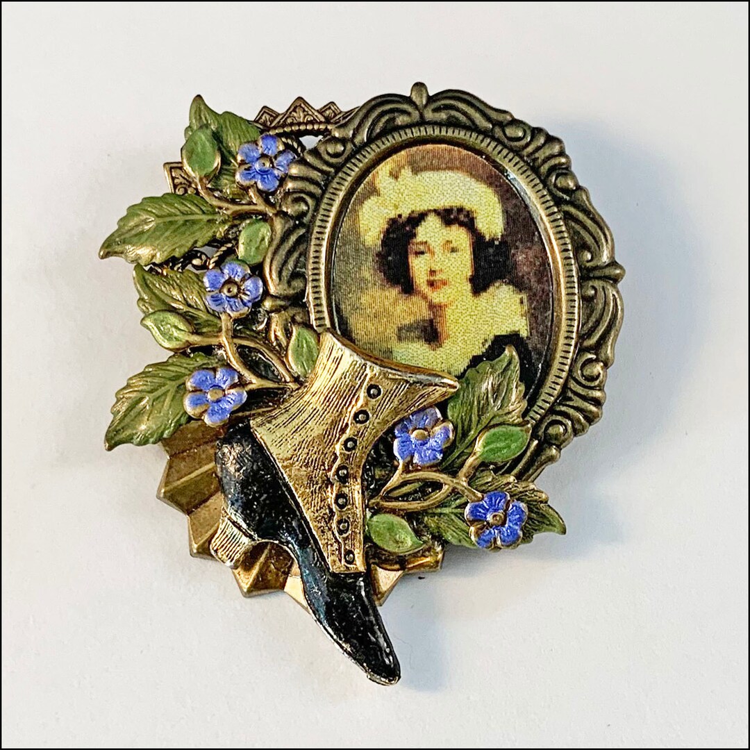 Vintage Brooch Pin With Victorian Motif - Etsy
