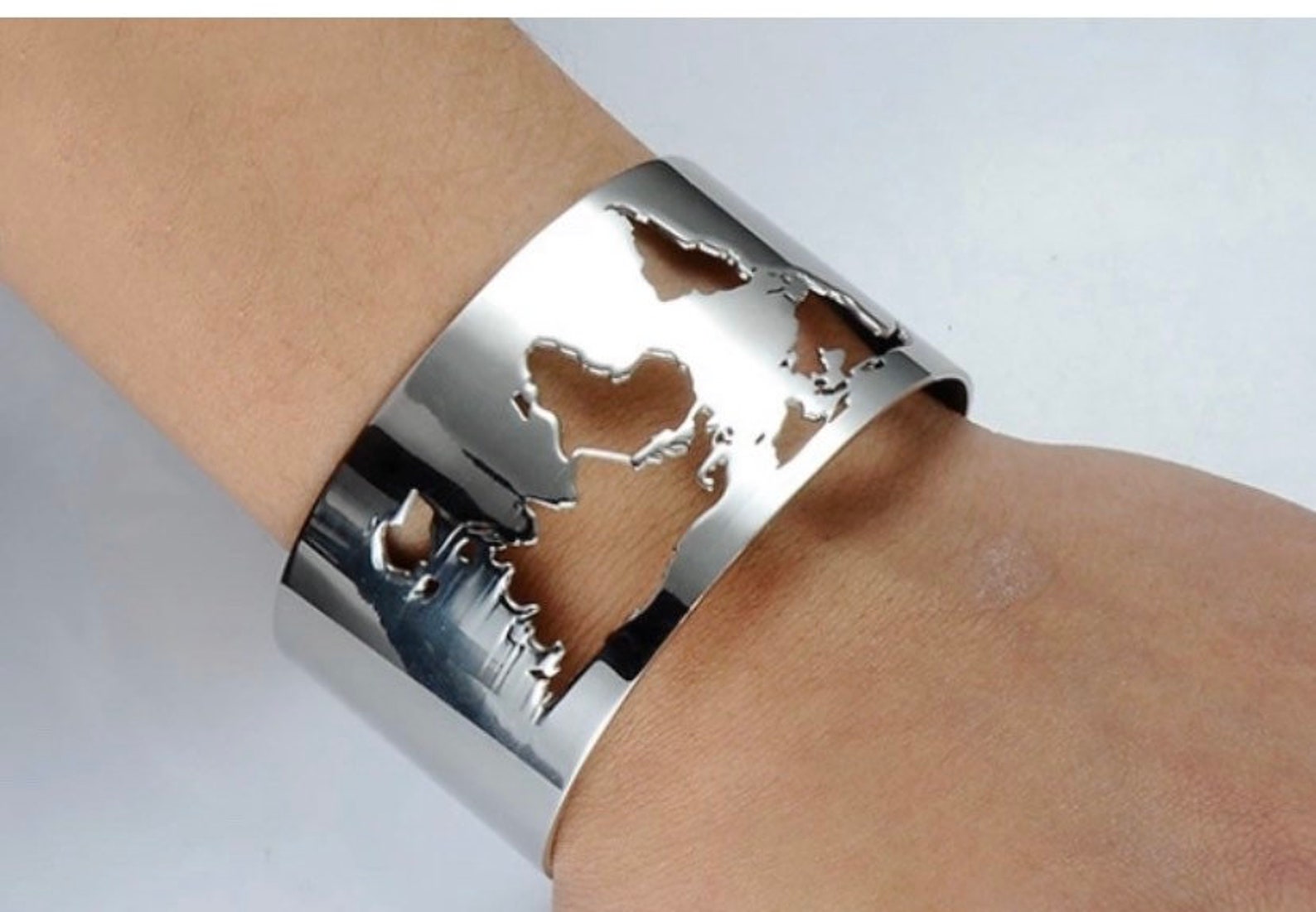 World Map World Traveler Bangle Bracelet BY Tresnaturals très - Etsy