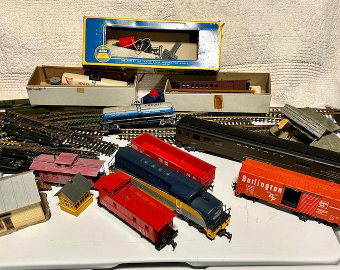 Large Boxlot of HO Model Railroad Items Including Diesel Engine, Lots ...