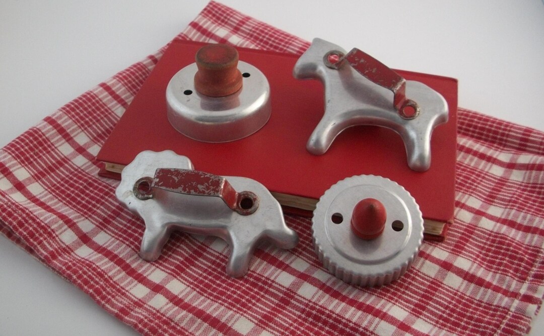 Cookie Cutters Red Handles Vintage Aluminum Christmas Cookies Animals ...