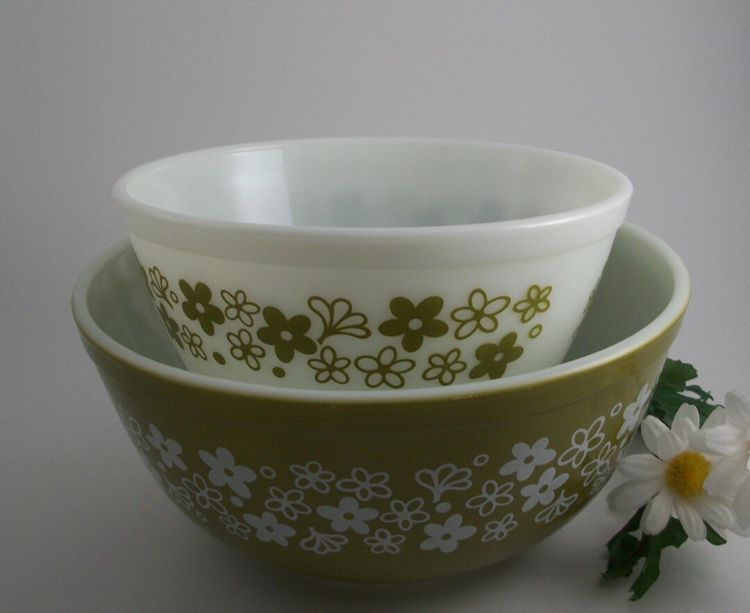 Pyrex Mixing Bowls Spring Blossom, Set of 2, Green and White, 1970s ...