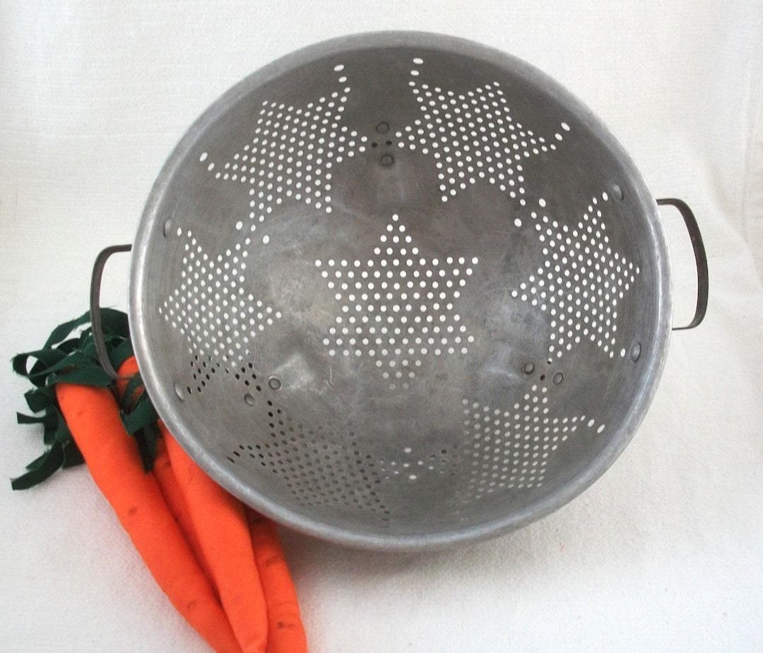 Colander Strainer 3 Foot, Seven Star Pattern, Thick Handles Vintage ...
