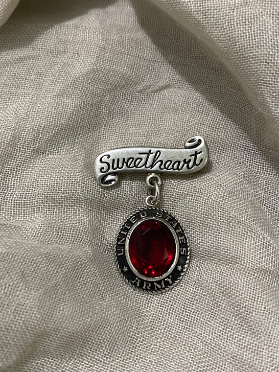 Sweetheart brooch - Gem