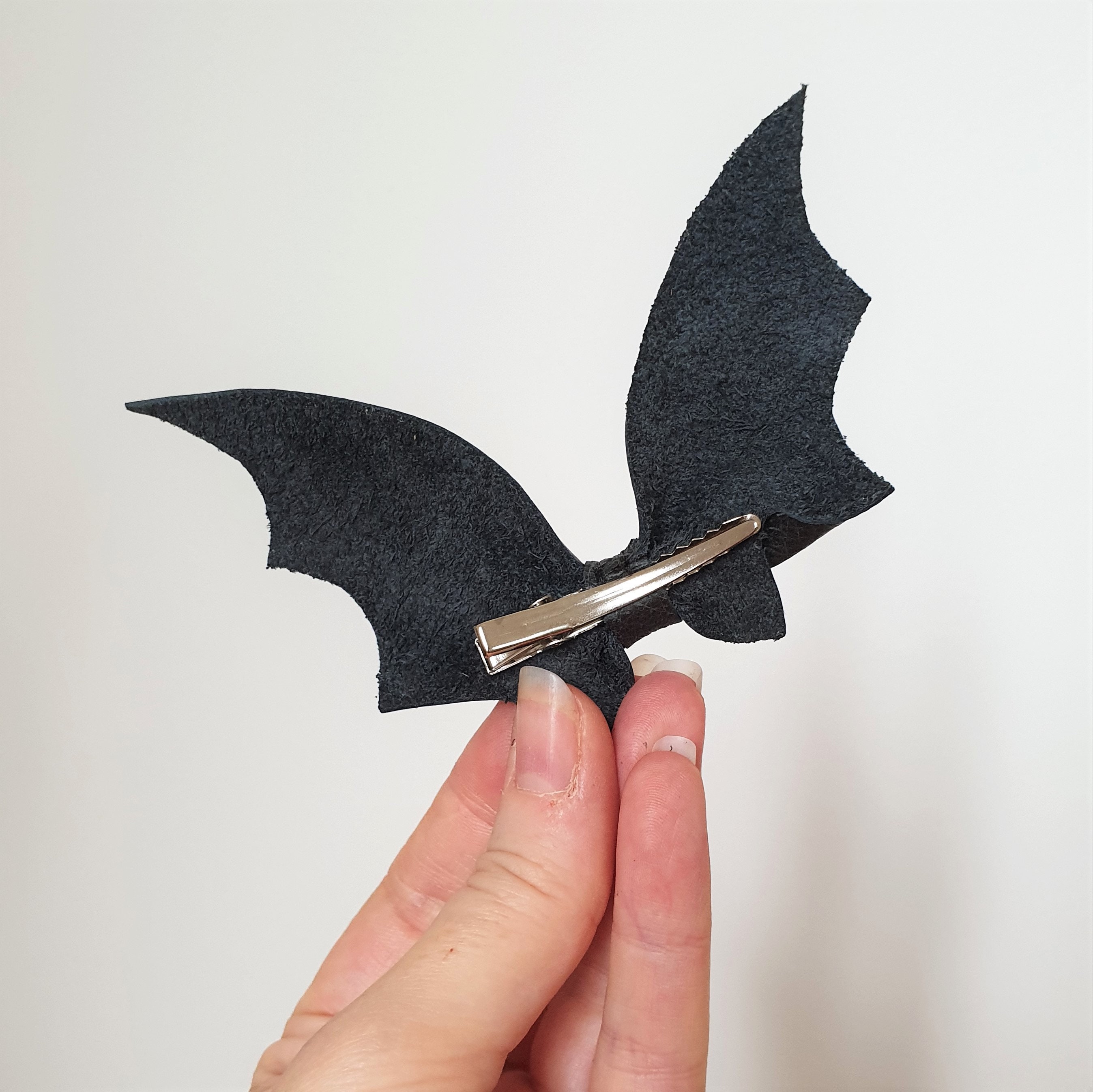 Bat hair clip leather bat hair clip Halloween hair clip - Etsy Nederland