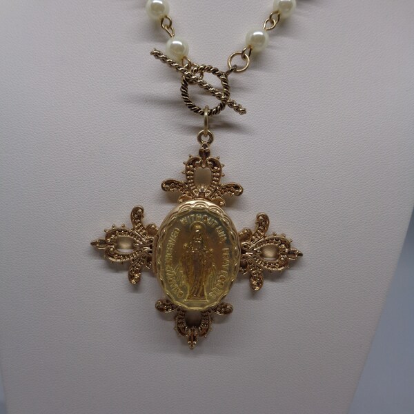 Virgin Mary Locket - Etsy